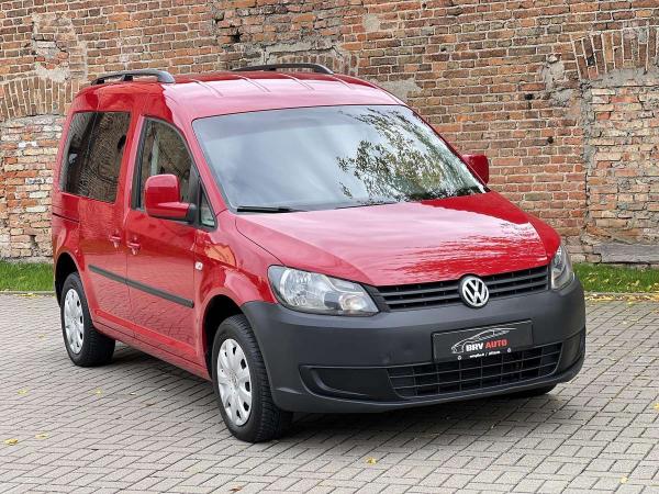 Red Volkswagen Caddy 2011 in Kedainiai, with an engine capacity of 1.60 L and mileage of 284 thousand km for 5950 €, photo 5 on AUTOMOTO.COM.LV