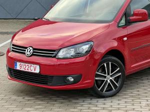 Red Volkswagen Caddy 2014 in Jonava, with an engine capacity of 1.97 L and mileage of 300 thousand km for 8490 €, photo 3 on AUTOMOTO.COM.LV