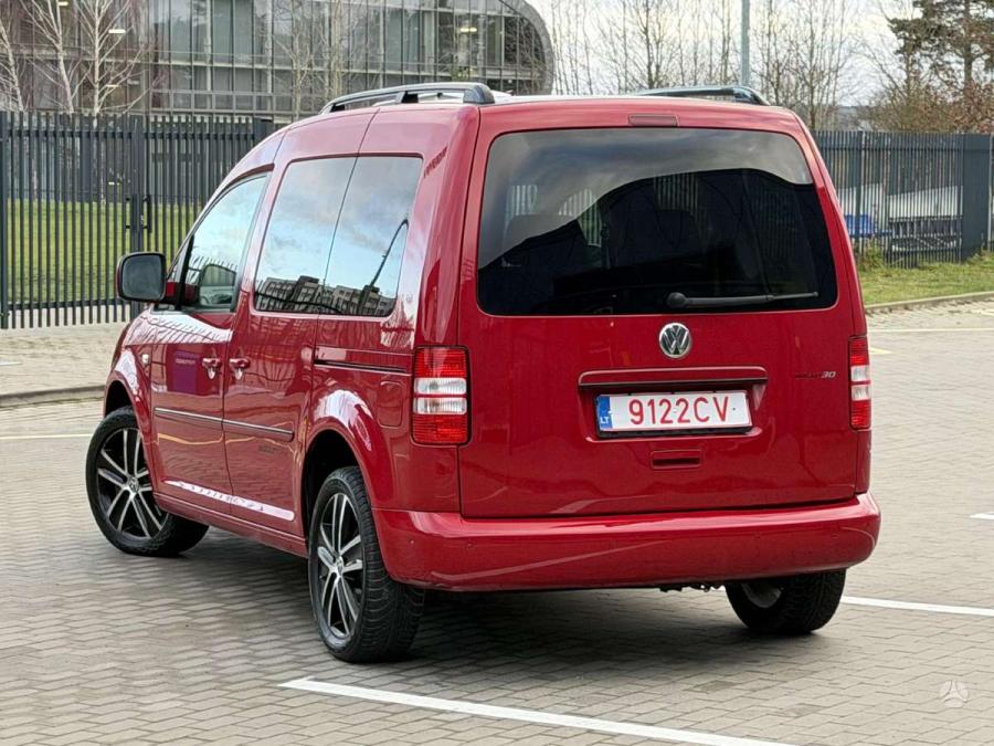 Red Volkswagen Caddy 2014 in Jonava, with an engine capacity of 1.97 L and mileage of 300 thousand km for 8490 €, photo 5 on AUTOMOTO.COM.LV