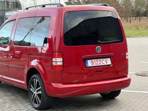 Red Volkswagen Caddy 2014 in Jonava, with an engine capacity of 1.97 L and mileage of 300 thousand km for 8490 €, photo 7 on AUTOMOTO.COM.LV