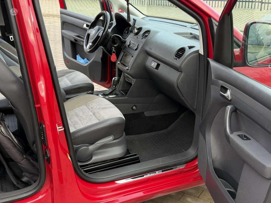 Red Volkswagen Caddy 2014 in Jonava, with an engine capacity of 1.97 L and mileage of 300 thousand km for 8490 €, photo 17 on AUTOMOTO.COM.LV
