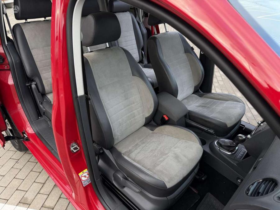 Red Volkswagen Caddy 2014 in Jonava, with an engine capacity of 1.97 L and mileage of 300 thousand km for 8490 €, photo 19 on AUTOMOTO.COM.LV