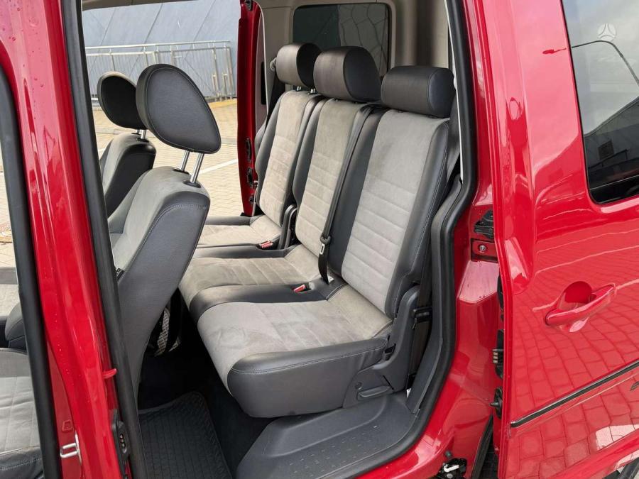 Red Volkswagen Caddy 2014 in Jonava, with an engine capacity of 1.97 L and mileage of 300 thousand km for 8490 €, photo 28 on AUTOMOTO.COM.LV