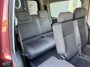 Red Volkswagen Caddy 2014 in Vilnius, with an engine capacity of 1.97 L and mileage of 192 thousand km for 8349 €, photo 10 on AUTOMOTO.COM.LV