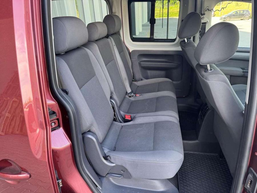 Red Volkswagen Caddy 2014 in Vilnius, with an engine capacity of 1.97 L and mileage of 192 thousand km for 8349 €, photo 11 on AUTOMOTO.COM.LV