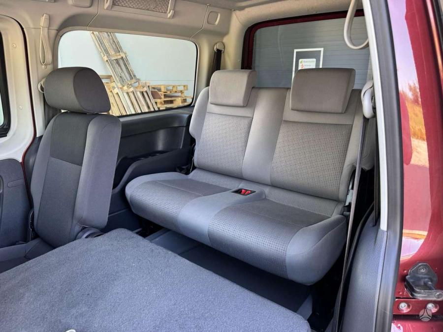 Red Volkswagen Caddy 2014 in Vilnius, with an engine capacity of 1.97 L and mileage of 192 thousand km for 8349 €, photo 15 on AUTOMOTO.COM.LV