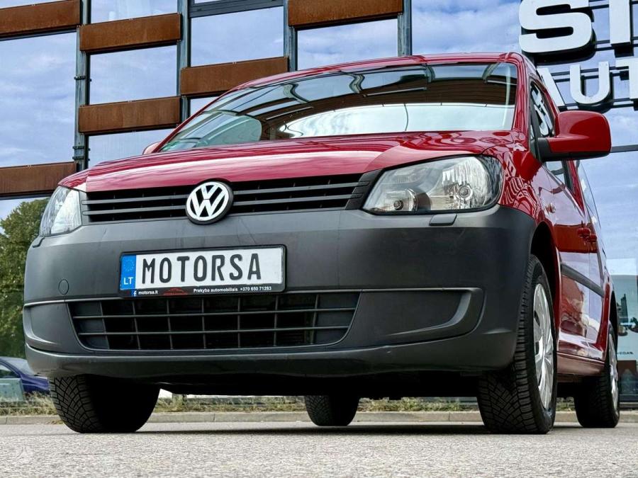 Red Volkswagen Caddy 2014 in Kaunas, with an engine capacity of 1.60 L and mileage of 230 thousand km for 6190 €, photo 1 on AUTOMOTO.COM.LV