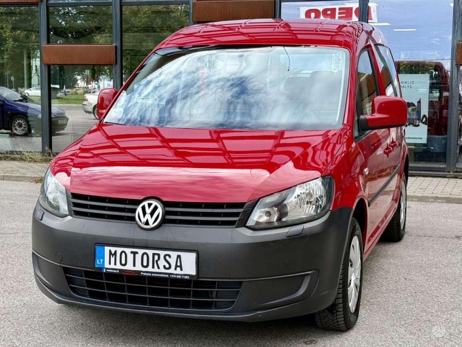 Red Volkswagen Caddy 2014 in Kaunas, with an engine capacity of 1.60 L and mileage of 230 thousand km for 6190 €, photo 3 on AUTOMOTO.COM.LV