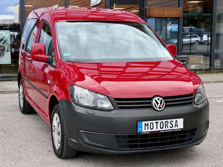 Red Volkswagen Caddy 2014 in Kaunas, with an engine capacity of 1.60 L and mileage of 230 thousand km for 6190 €, photo 4 on AUTOMOTO.COM.LV