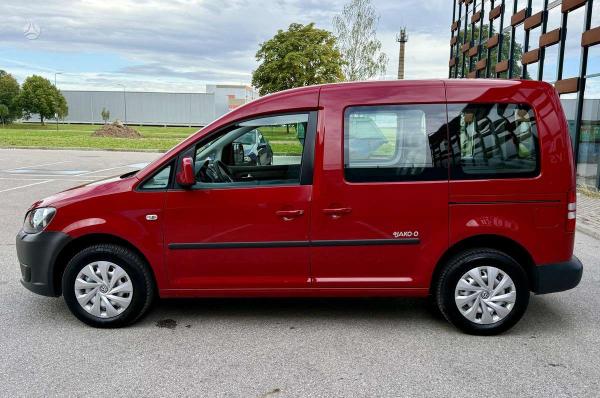 Red Volkswagen Caddy 2014 in Kaunas, with an engine capacity of 1.60 L and mileage of 230 thousand km for 6190 €, photo 5 on AUTOMOTO.COM.LV