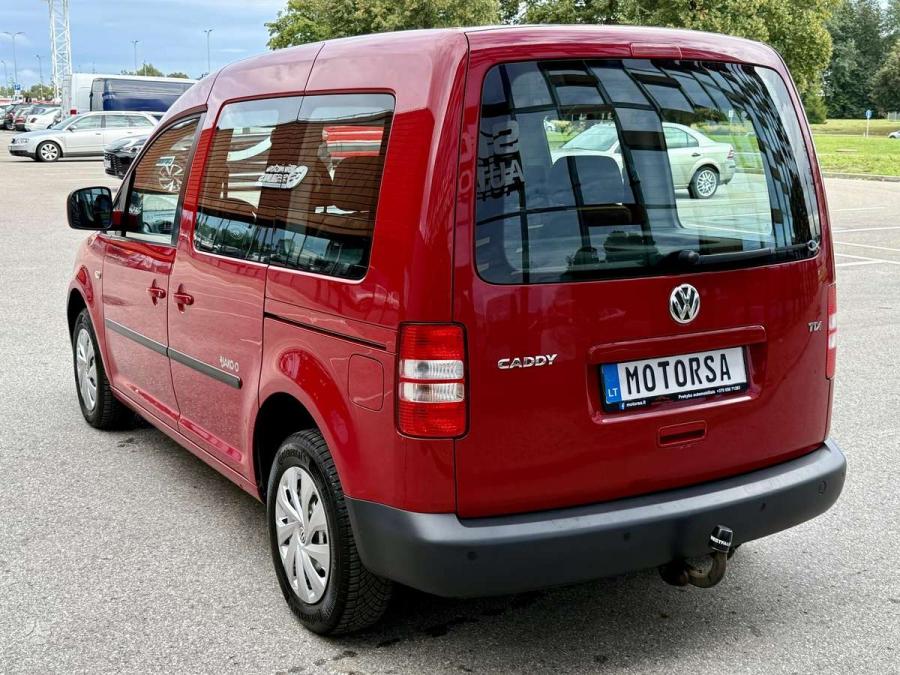 Red Volkswagen Caddy 2014 in Kaunas, with an engine capacity of 1.60 L and mileage of 230 thousand km for 6190 €, photo 7 on AUTOMOTO.COM.LV