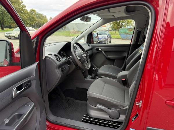 Red Volkswagen Caddy 2014 in Kaunas, with an engine capacity of 1.60 L and mileage of 230 thousand km for 6190 €, photo 9 on AUTOMOTO.COM.LV