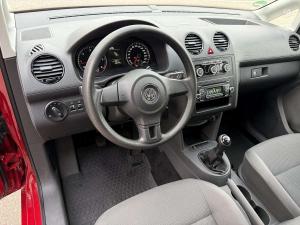 Red Volkswagen Caddy 2014 in Kaunas, with an engine capacity of 1.60 L and mileage of 230 thousand km for 6190 €, photo 10 on AUTOMOTO.COM.LV