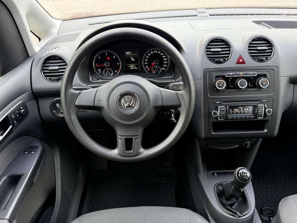Red Volkswagen Caddy 2014 in Kaunas, with an engine capacity of 1.60 L and mileage of 230 thousand km for 6190 €, photo 11 on AUTOMOTO.COM.LV