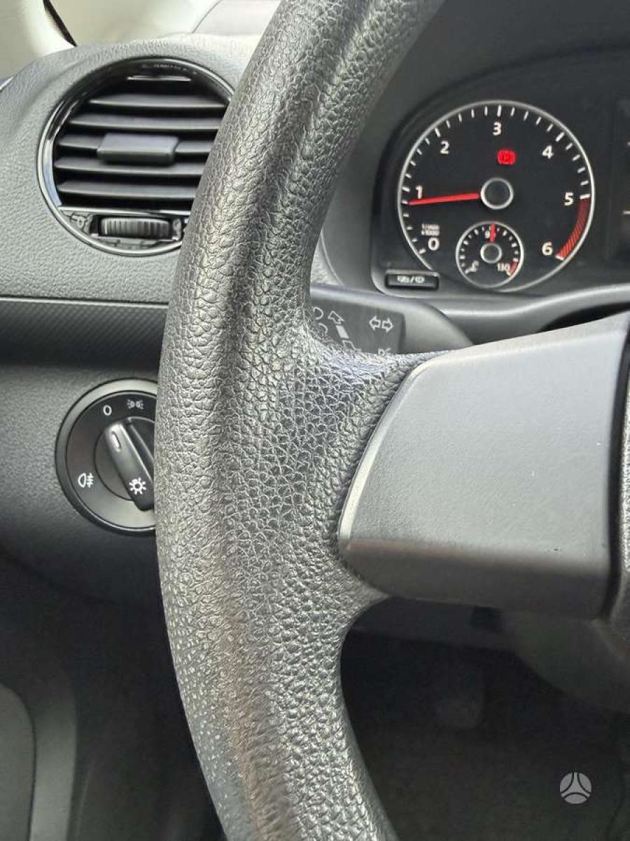 Red Volkswagen Caddy 2014 in Kaunas, with an engine capacity of 1.60 L and mileage of 230 thousand km for 6190 €, photo 12 on AUTOMOTO.COM.LV