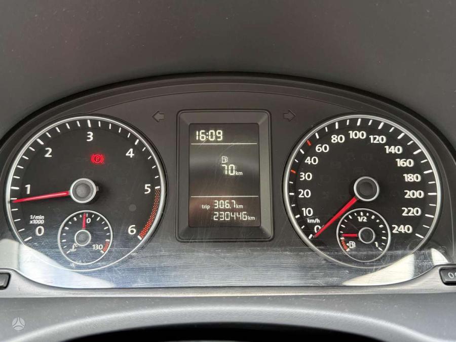 Red Volkswagen Caddy 2014 in Kaunas, with an engine capacity of 1.60 L and mileage of 230 thousand km for 6190 €, photo 13 on AUTOMOTO.COM.LV