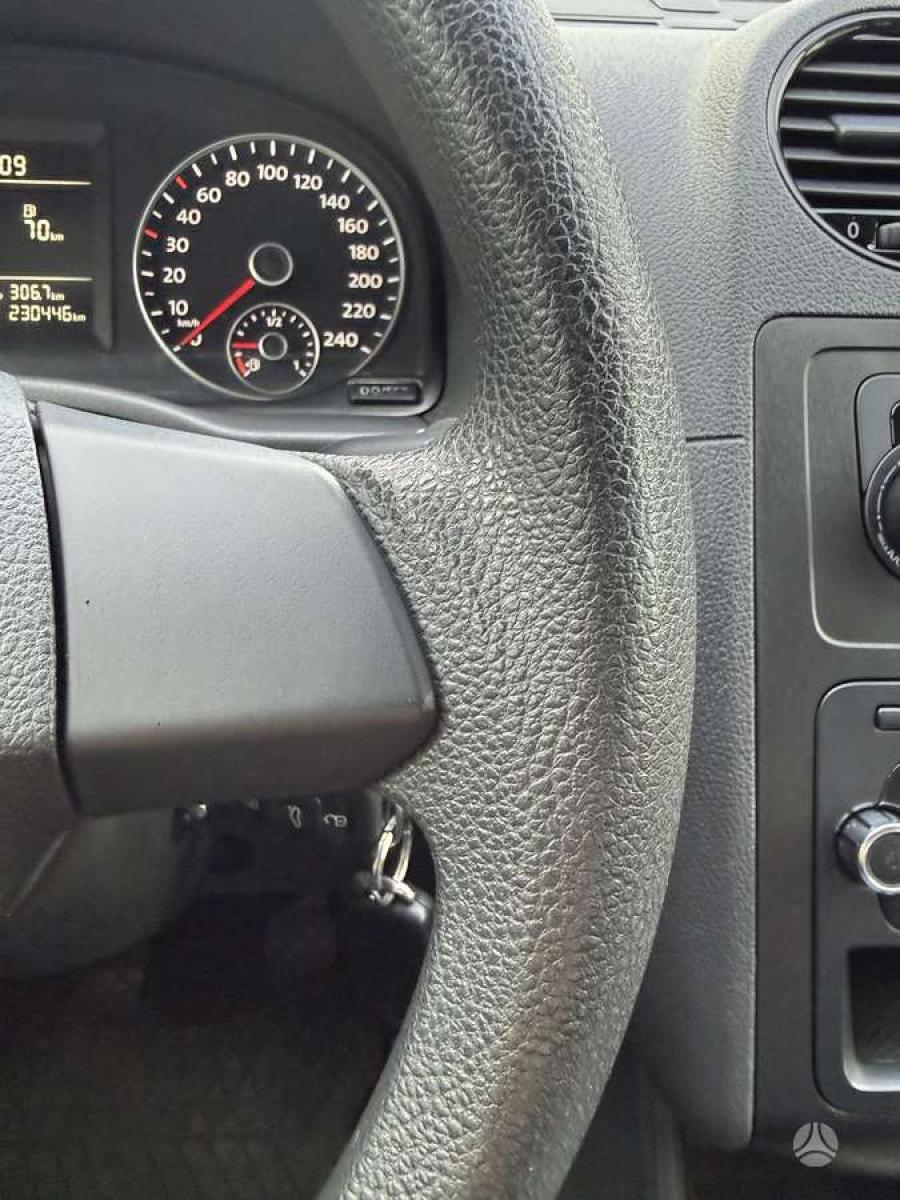 Red Volkswagen Caddy 2014 in Kaunas, with an engine capacity of 1.60 L and mileage of 230 thousand km for 6190 €, photo 14 on AUTOMOTO.COM.LV
