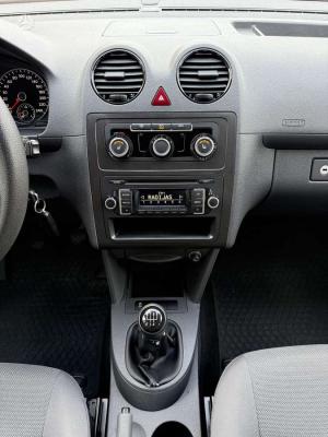 Red Volkswagen Caddy 2014 in Kaunas, with an engine capacity of 1.60 L and mileage of 230 thousand km for 6190 €, photo 17 on AUTOMOTO.COM.LV