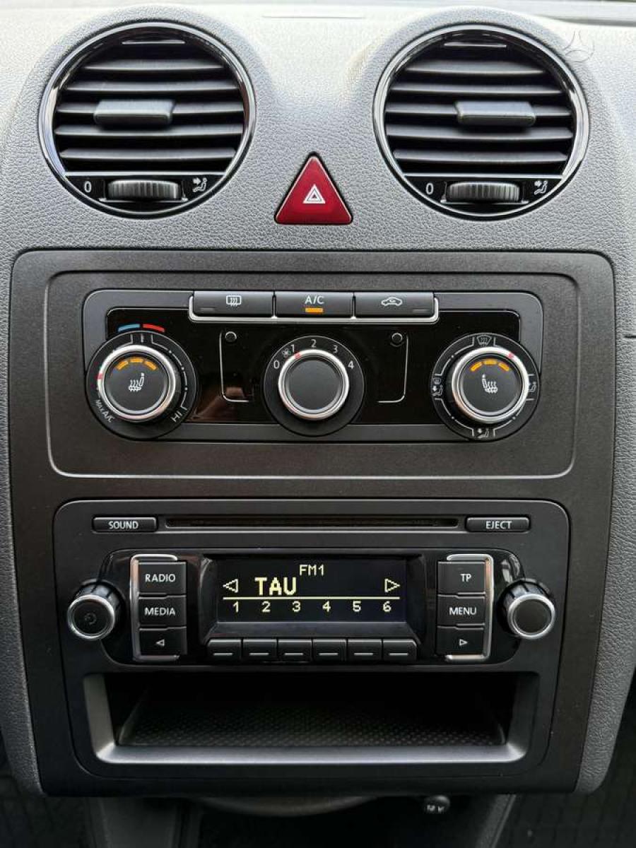Red Volkswagen Caddy 2014 in Kaunas, with an engine capacity of 1.60 L and mileage of 230 thousand km for 6190 €, photo 18 on AUTOMOTO.COM.LV