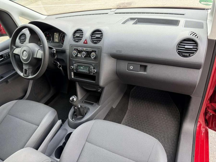 Red Volkswagen Caddy 2014 in Kaunas, with an engine capacity of 1.60 L and mileage of 230 thousand km for 6190 €, photo 19 on AUTOMOTO.COM.LV