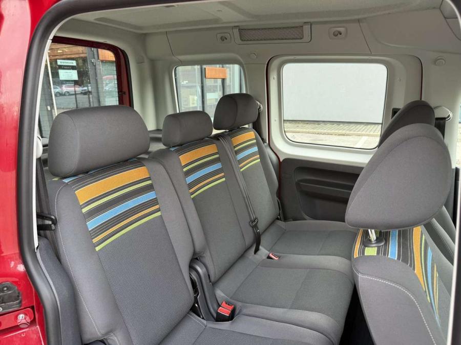 Red Volkswagen Caddy 2014 in Kaunas, with an engine capacity of 1.60 L and mileage of 230 thousand km for 6190 €, photo 22 on AUTOMOTO.COM.LV