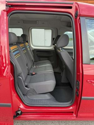 Red Volkswagen Caddy 2014 in Kaunas, with an engine capacity of 1.60 L and mileage of 230 thousand km for 6190 €, photo 23 on AUTOMOTO.COM.LV
