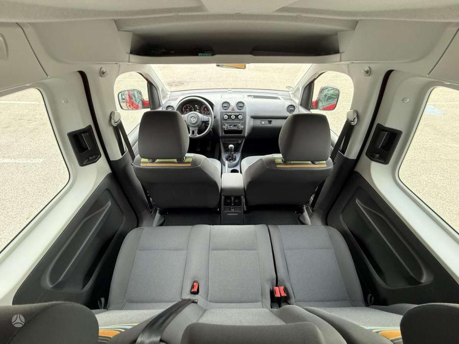 Red Volkswagen Caddy 2014 in Kaunas, with an engine capacity of 1.60 L and mileage of 230 thousand km for 6190 €, photo 24 on AUTOMOTO.COM.LV