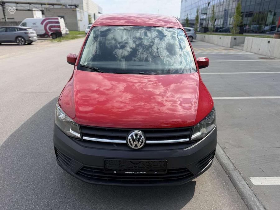 Red Volkswagen Caddy 2016 in Panevezys, with an engine capacity of 1.97 L and mileage of 284 thousand km for 7250 €, photo 7 on AUTOMOTO.COM.LV
