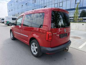 Red Volkswagen Caddy 2016 in Panevezys, with an engine capacity of 1.97 L and mileage of 284 thousand km for 7250 €, photo 8 on AUTOMOTO.COM.LV