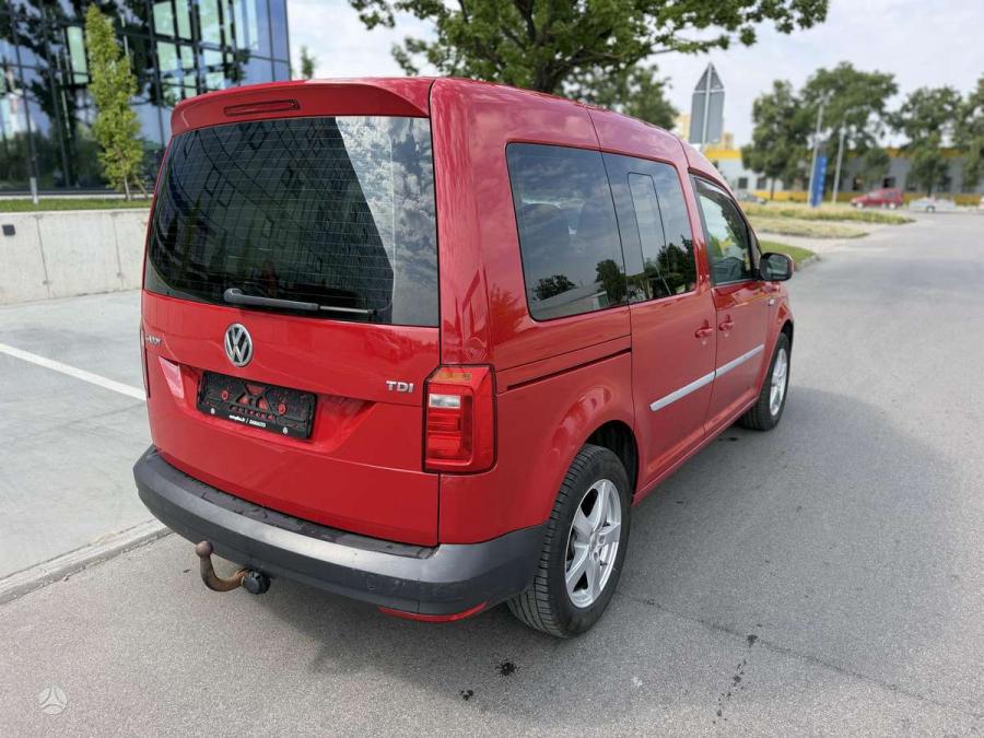 Red Volkswagen Caddy 2016 in Panevezys, with an engine capacity of 1.97 L and mileage of 284 thousand km for 7250 €, photo 9 on AUTOMOTO.COM.LV