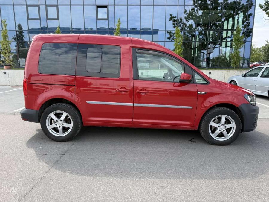 Red Volkswagen Caddy 2016 in Panevezys, with an engine capacity of 1.97 L and mileage of 284 thousand km for 7250 €, photo 11 on AUTOMOTO.COM.LV