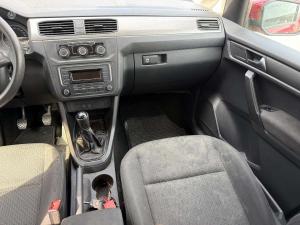 Red Volkswagen Caddy 2016 in Panevezys, with an engine capacity of 1.97 L and mileage of 284 thousand km for 7250 €, photo 17 on AUTOMOTO.COM.LV