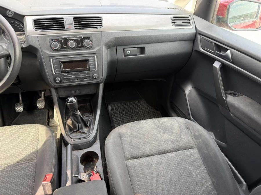 Red Volkswagen Caddy 2016 in Panevezys, with an engine capacity of 1.97 L and mileage of 284 thousand km for 7250 €, photo 17 on AUTOMOTO.COM.LV