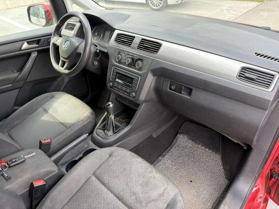 Red Volkswagen Caddy 2016 in Panevezys, with an engine capacity of 1.97 L and mileage of 284 thousand km for 7250 €, photo 18 on AUTOMOTO.COM.LV