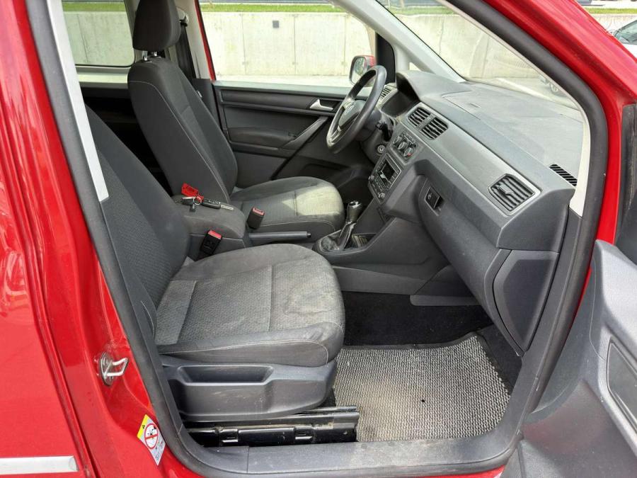 Red Volkswagen Caddy 2016 in Panevezys, with an engine capacity of 1.97 L and mileage of 284 thousand km for 7250 €, photo 19 on AUTOMOTO.COM.LV