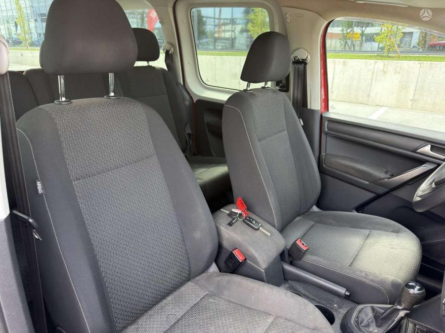 Red Volkswagen Caddy 2016 in Panevezys, with an engine capacity of 1.97 L and mileage of 284 thousand km for 7250 €, photo 20 on AUTOMOTO.COM.LV