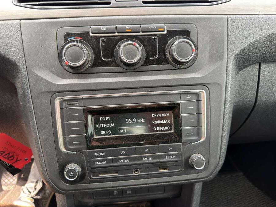 Red Volkswagen Caddy 2016 in Panevezys, with an engine capacity of 1.97 L and mileage of 284 thousand km for 7250 €, photo 25 on AUTOMOTO.COM.LV