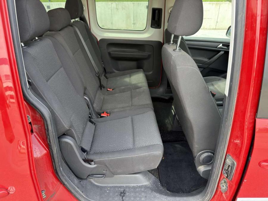 Red Volkswagen Caddy 2016 in Panevezys, with an engine capacity of 1.97 L and mileage of 284 thousand km for 7250 €, photo 30 on AUTOMOTO.COM.LV