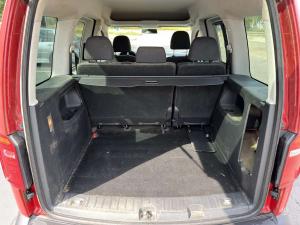 Red Volkswagen Caddy 2016 in Panevezys, with an engine capacity of 1.97 L and mileage of 284 thousand km for 7250 €, photo 32 on AUTOMOTO.COM.LV