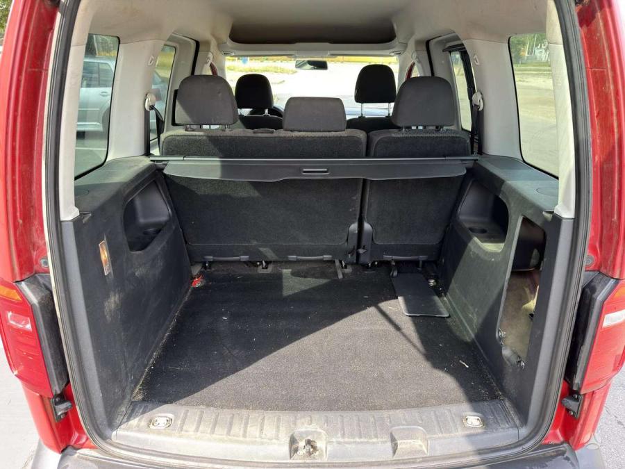 Red Volkswagen Caddy 2016 in Panevezys, with an engine capacity of 1.97 L and mileage of 284 thousand km for 7250 €, photo 32 on AUTOMOTO.COM.LV