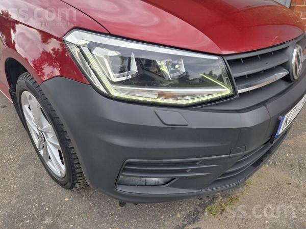 Red Volkswagen Caddy 2016 in Riga, with an engine capacity of 2.00 L and mileage of 370 thousand km for 12000 €, photo 3 on AUTOMOTO.COM.LV
