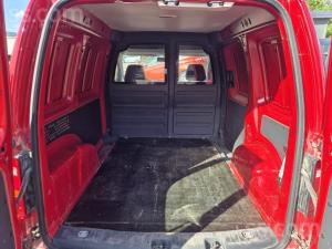 Red Volkswagen Caddy 2016 in Riga, with an engine capacity of 2.00 L and mileage of 269 thousand km for 6990 €, photo 11 on AUTOMOTO.COM.LV