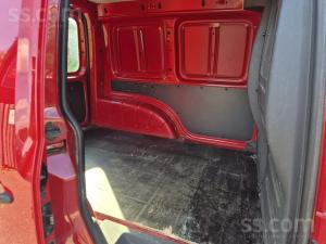 Red Volkswagen Caddy 2016 in Riga, with an engine capacity of 2.00 L and mileage of 269 thousand km for 6990 €, photo 12 on AUTOMOTO.COM.LV