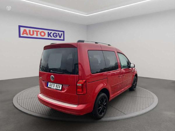 Red Volkswagen Caddy 2018 in Kaunas, with an engine capacity of 2.00 L and mileage of 246 thousand km for 14999 €, photo 5 on AUTOMOTO.COM.LV
