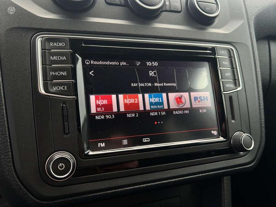 Sarkans Volkswagen Caddy 2018 Kauņa, ar dzinēja tilpumu 2.00 L un nobraukumu 246 tūkst. km par 13999 €, foto 18 vietnē AUTOMOTO.COM.LV
