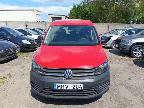 Red Volkswagen Caddy 2018 in Marijampole, with an engine capacity of 1.97 L and mileage of 498 thousand km for 6750 €, photo 4 on AUTOMOTO.COM.LV