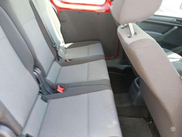 Red Volkswagen Caddy 2018 in Marijampole, with an engine capacity of 1.97 L and mileage of 498 thousand km for 6750 €, photo 6 on AUTOMOTO.COM.LV