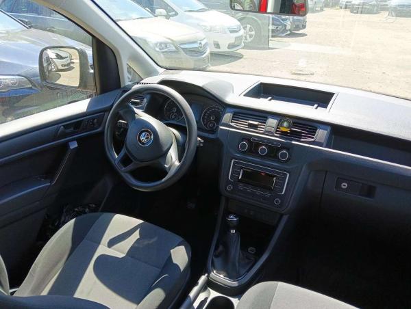 Red Volkswagen Caddy 2018 in Marijampole, with an engine capacity of 1.97 L and mileage of 498 thousand km for 6750 €, photo 7 on AUTOMOTO.COM.LV