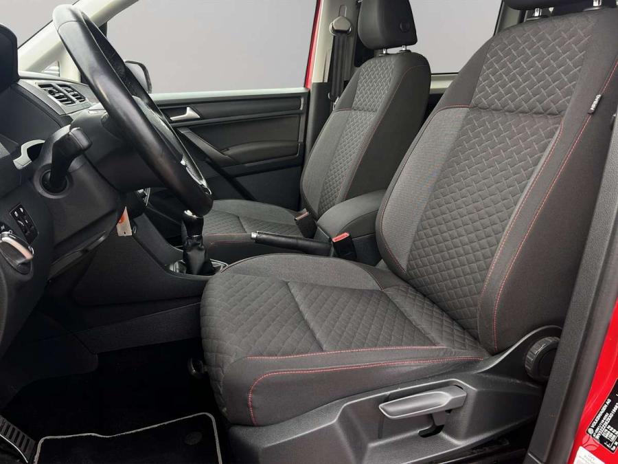 Red Volkswagen Caddy 2018 in Kaunas, with an engine capacity of 2.00 L and mileage of 246 thousand km for 13999 €, photo 13 on AUTOMOTO.COM.LV