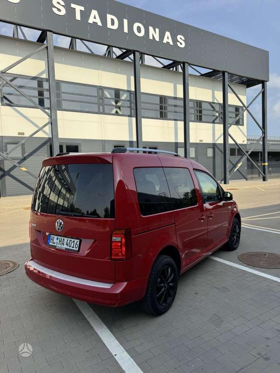 Red Volkswagen Caddy 2018 in Jonava, with an engine capacity of 1.97 L and mileage of 246 thousand km for 13200 €, photo 5 on AUTOMOTO.COM.LV